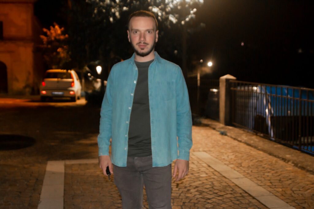 "Scigliano" è il titolo del primo singolo inciso da Samuele Rizzo, in ...