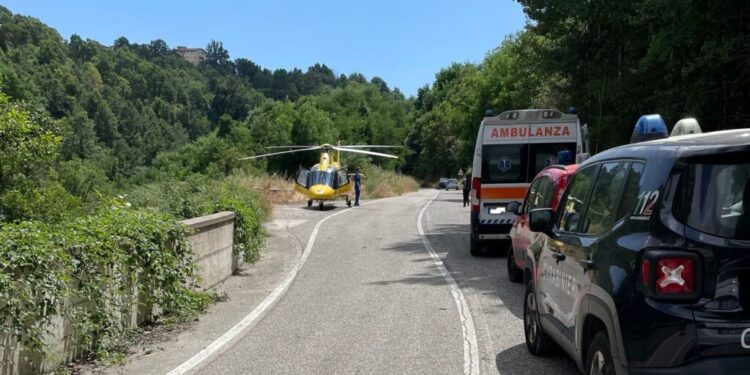 Carlopoli, è andata bene (FOTO) salvate 5 persone, la vettura precipita ...