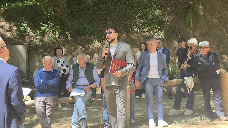 Discute la tesi sul poeta Michele Pane di Adami di Decollutura ...